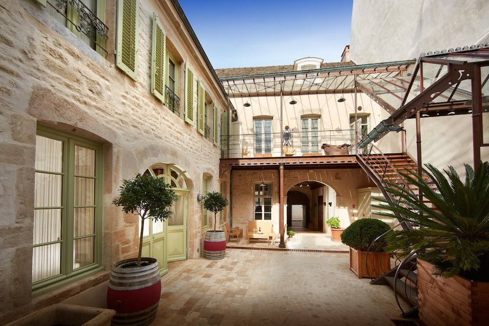 Le Clos Sainte Marguerite in Beaune | 2025 Updated prices, deals ...