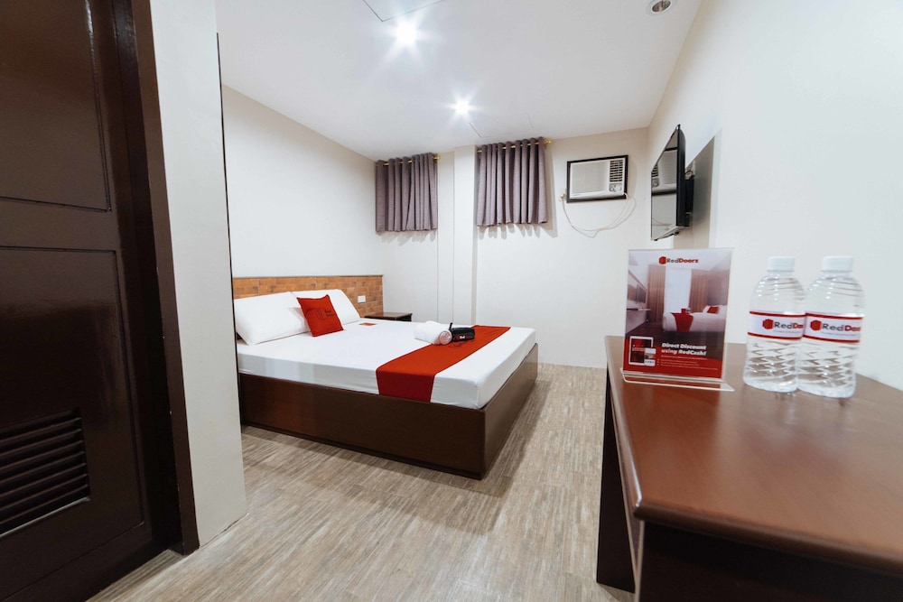 RedDoorz @ Traveler's Inn Bajada in Davao | 2024 Updated prices, deals ...