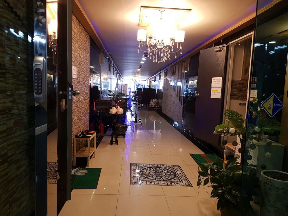 Changwon Comodo House in Gyeongsangnam-do | 2024 Updated prices, deals ...