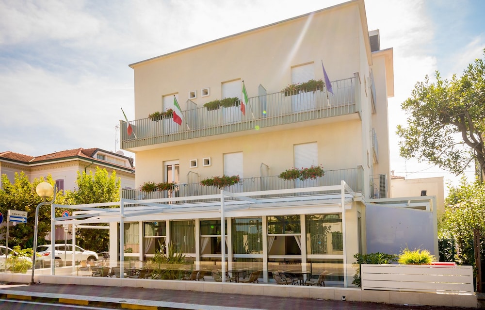 Hotel Miami Beach in Rimini | 2025 Updated prices, deals - Klook United ...