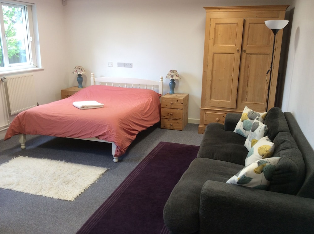 Dan's Homestay in Bristol | 2024 Updated prices, deals - Klook United ...