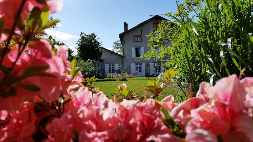Le Clos de La Muse in Rochechouart | 2025 Updated prices, deals - Klook ...