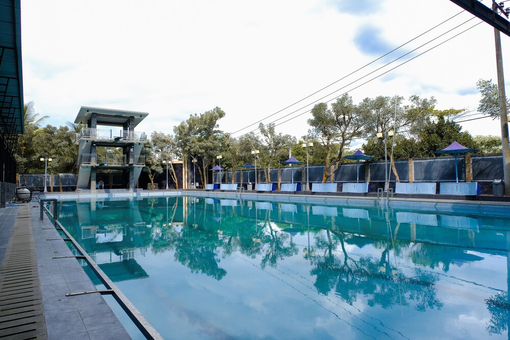 Capital O 887 Green Hill Hotel And Convention Center in Jember | 2024 ...