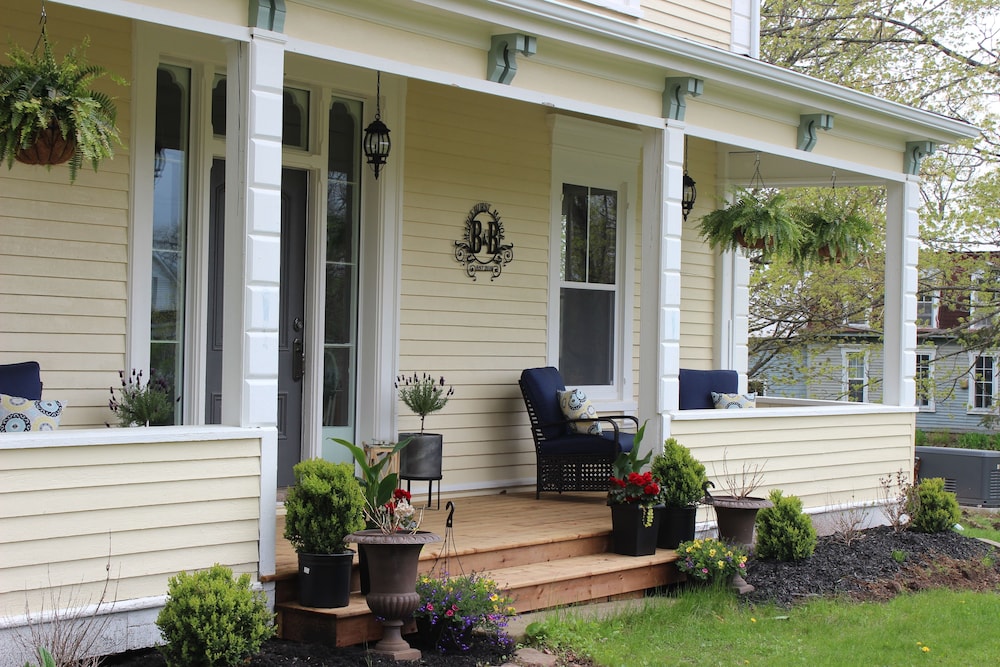Maplehurst Manor B&B in | 2025 Updated prices, deals - Klook United States