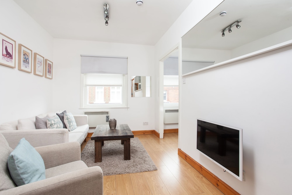 Basic Apartment for Two Amazing Location in London | 2025 Updated ...