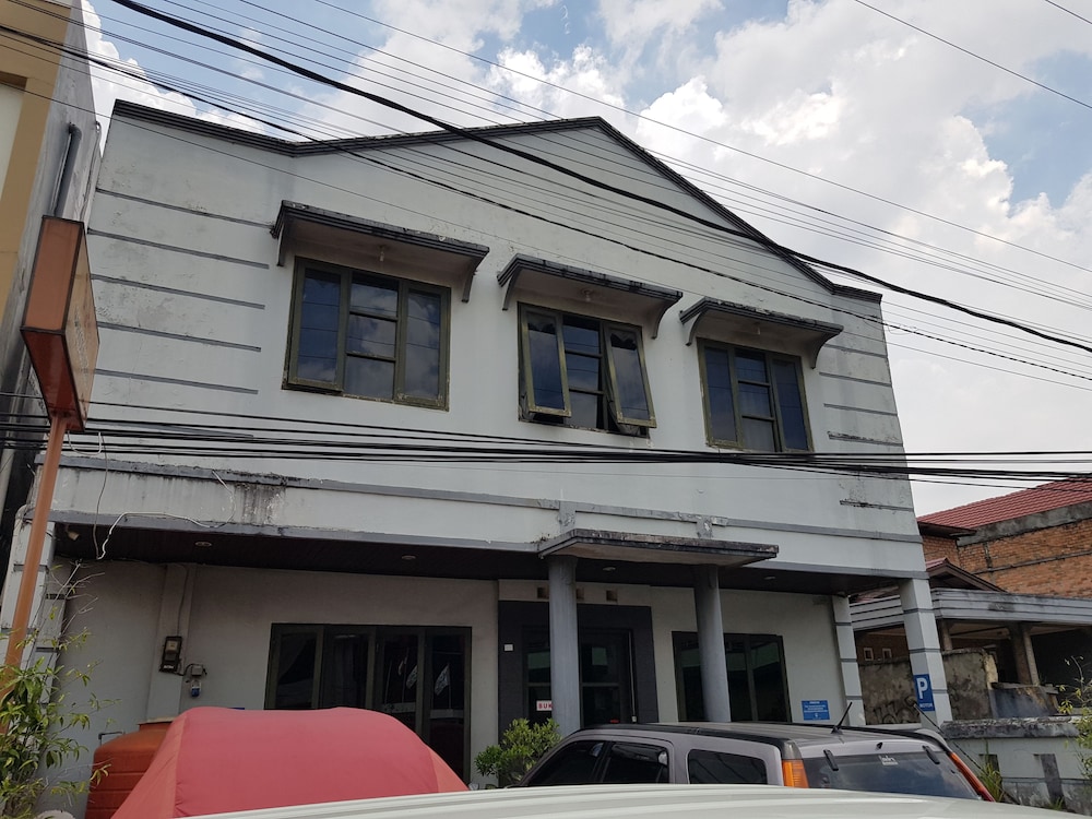 OYO 761 Mahkota Intan Hotel in Balikpapan | 2023 Updated prices, deals ...