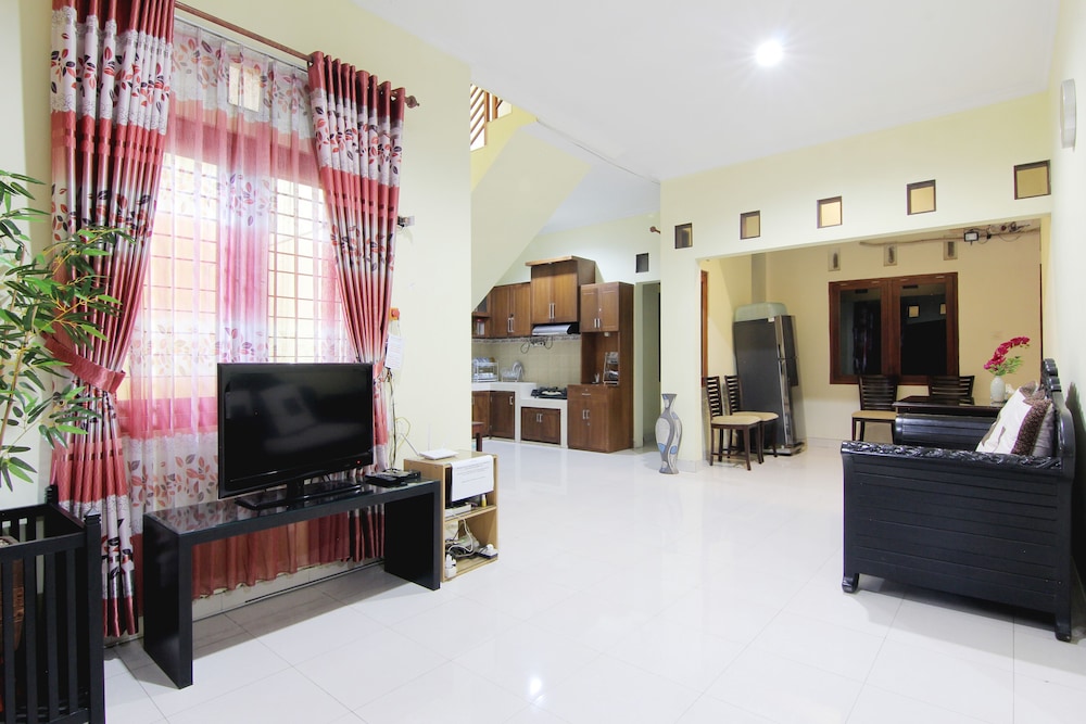 Omahe Simbah Guesthouse in Sleman Regency | 2025 Updated prices, deals ...