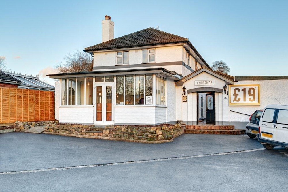 Commodore Hotel in City of Nottingham | 2024 Updated prices, deals ...