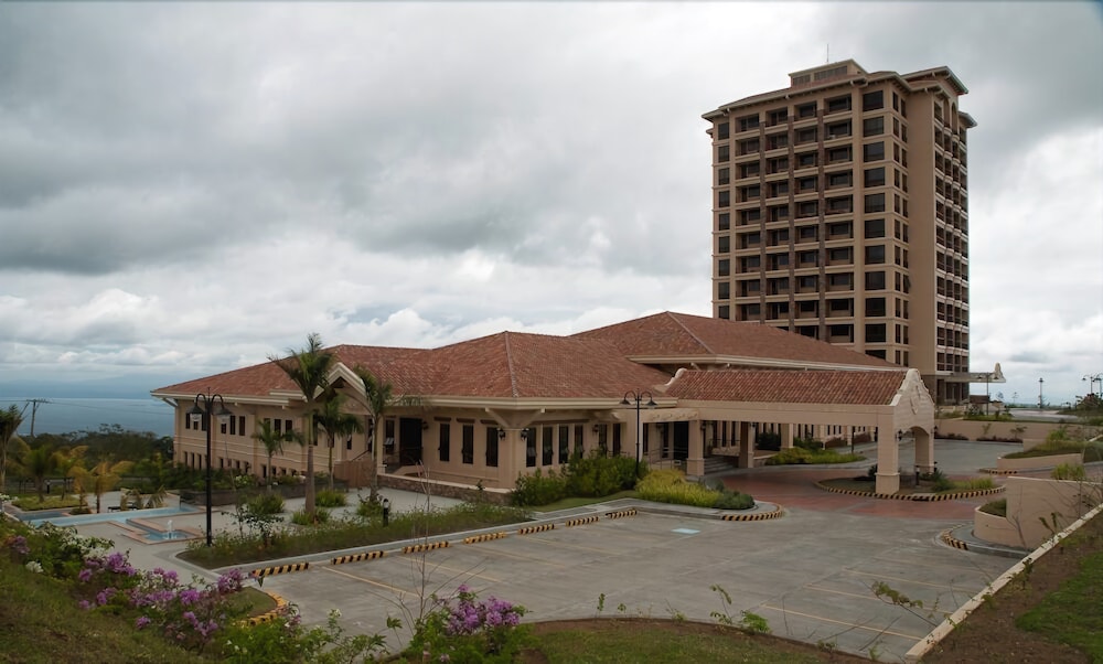 Splendido Taal Country Club in Laurel | 2025 Updated prices, deals ...