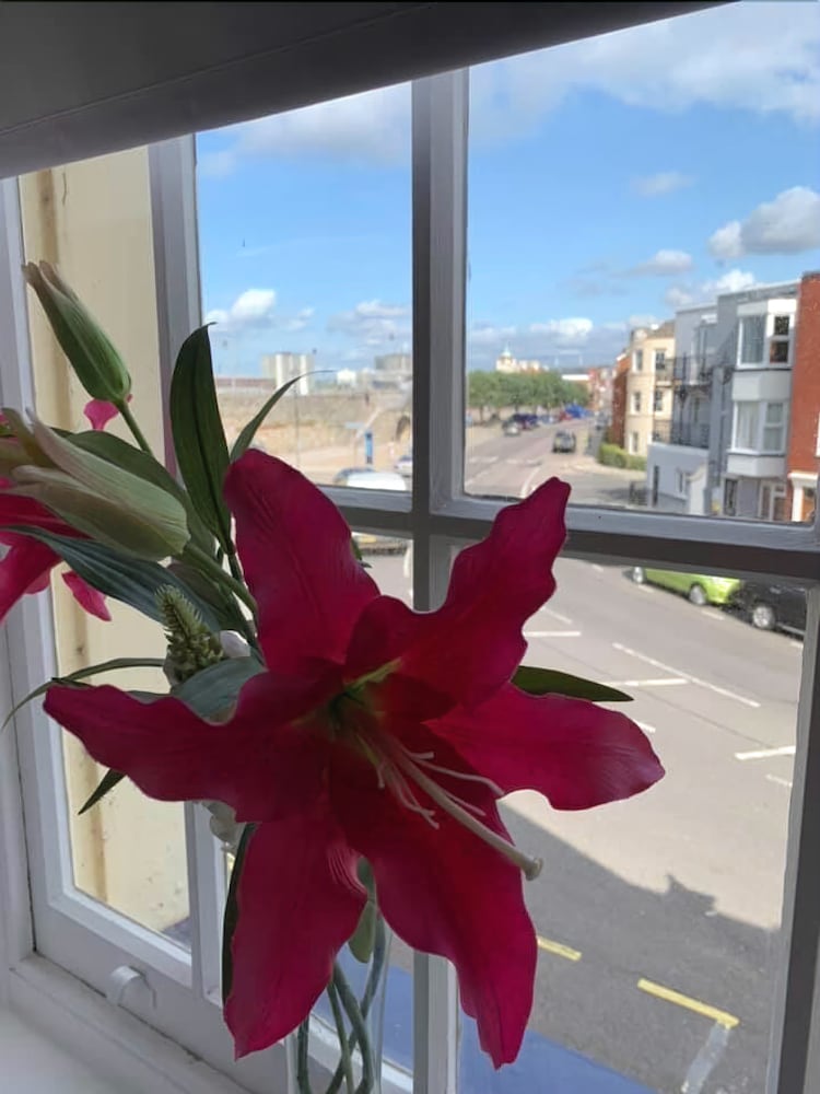 The Wellington Restaurant and Bar in Portsmouth | 2024 Updated prices ...