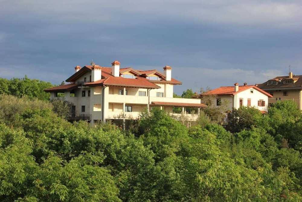 Residence Oliveto Mare Carso in Duino Aurisina / Devin Nabrežina | 2025 Updated prices, deals ...