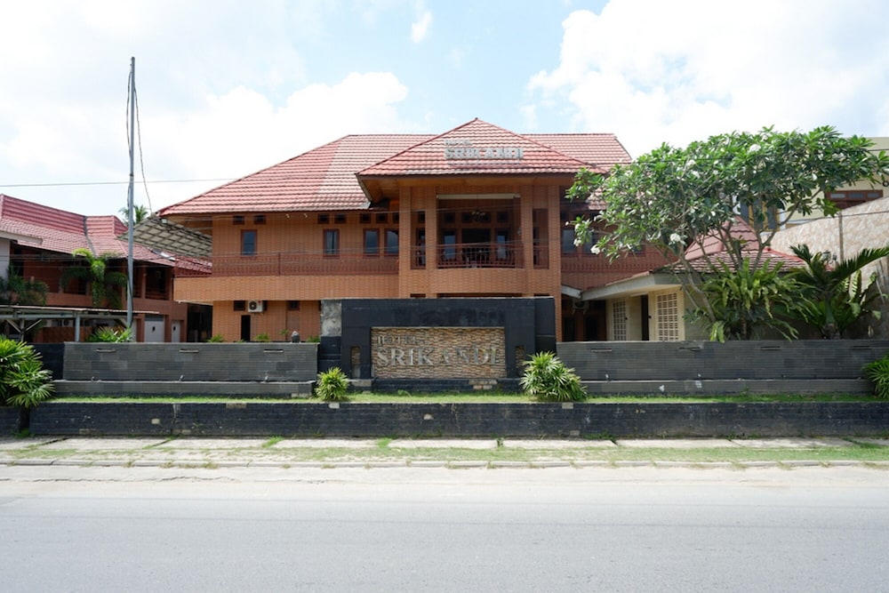 RedDoorz Plus near Haluoleo University in Kendari | 2023 Updated prices ...