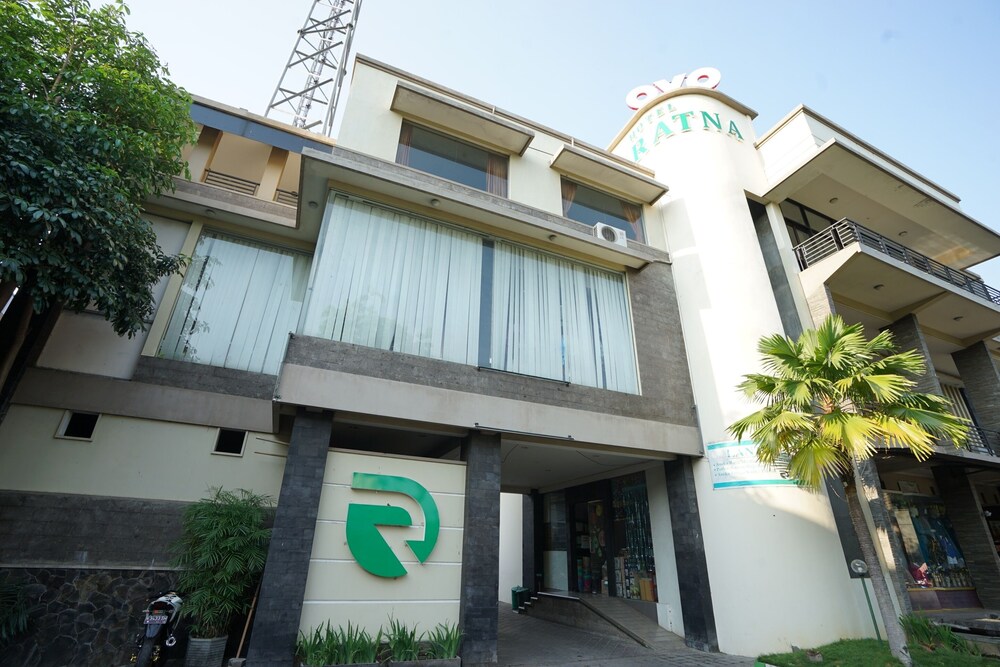 Hotel Ratna Syariah in Probolinggo | 2025 Updated prices, deals - Klook ...
