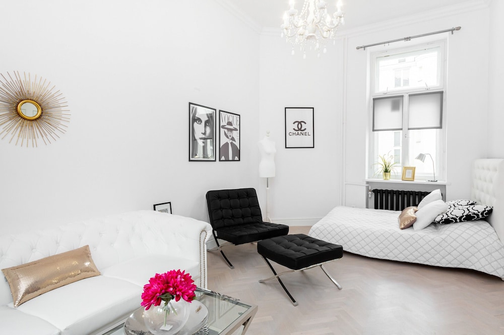 Nowogrodzka 40/67 in Warsaw | 2025 Updated prices, deals - Klook United ...