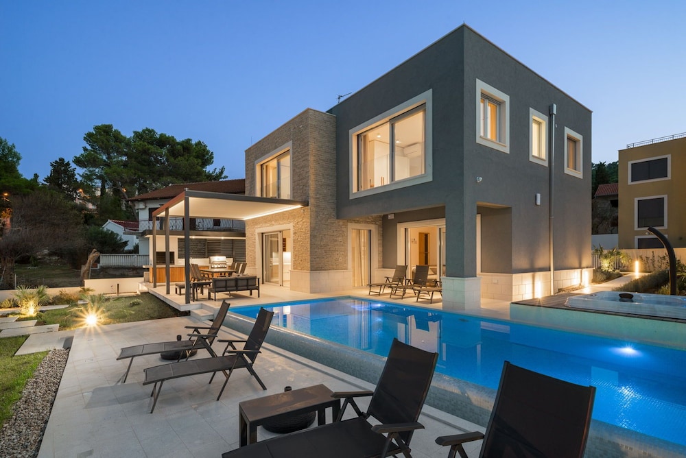 Beachfront Villa Grey Martini with Pool in Grad Split | 2024 Updated ...