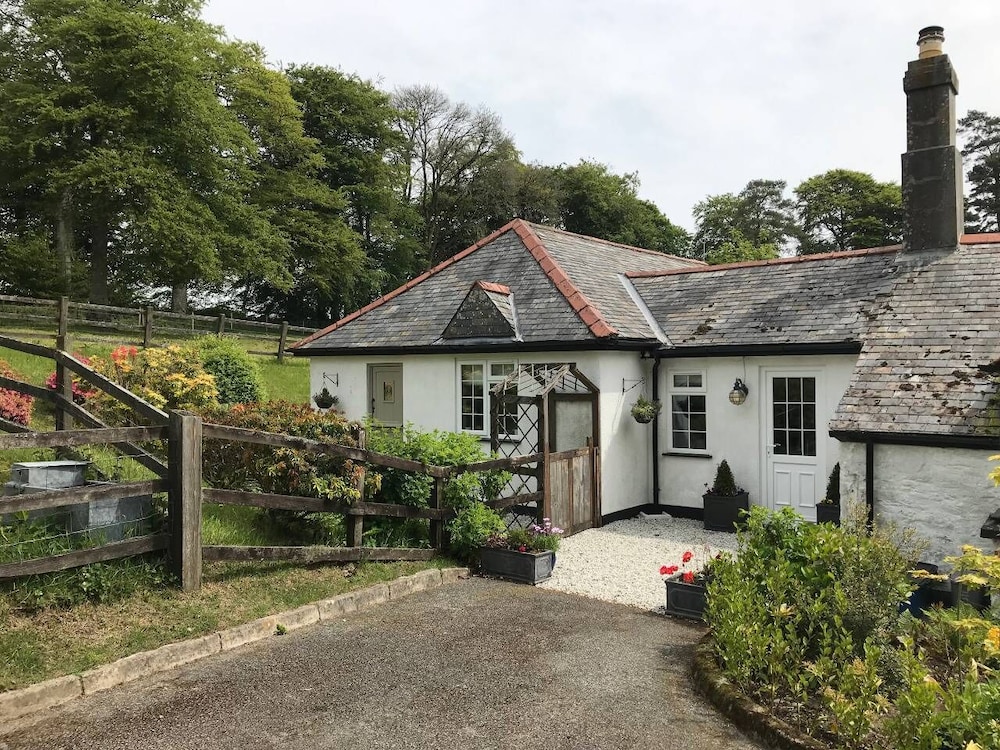 Bumble Bee Cottage in | 2023 Updated prices, deals - Klook United States