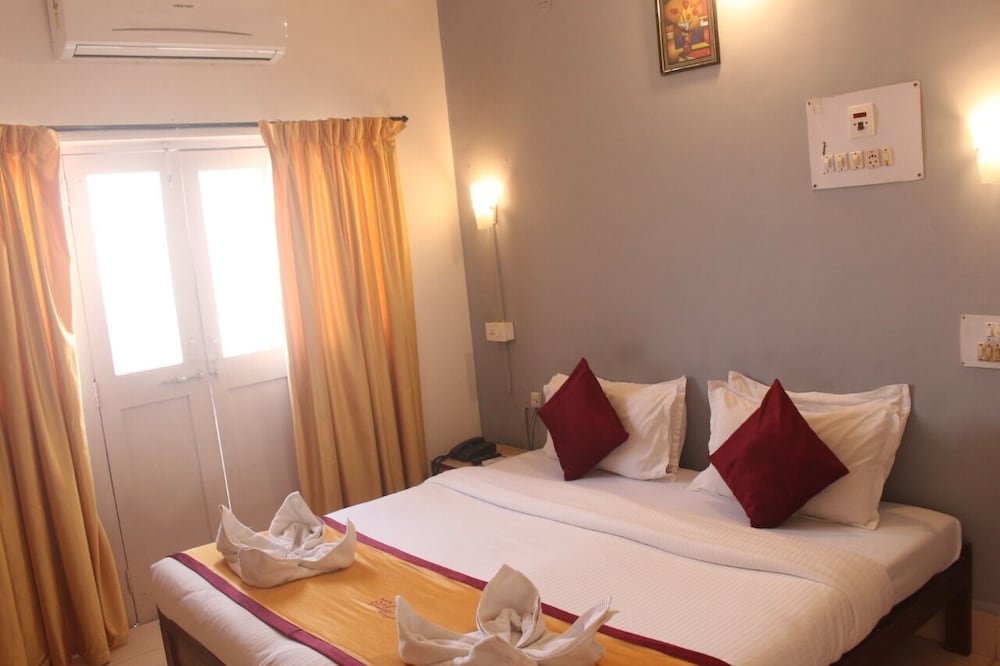 Village Royale, Calangute Beach in North Goa | 2025 Updated prices ...