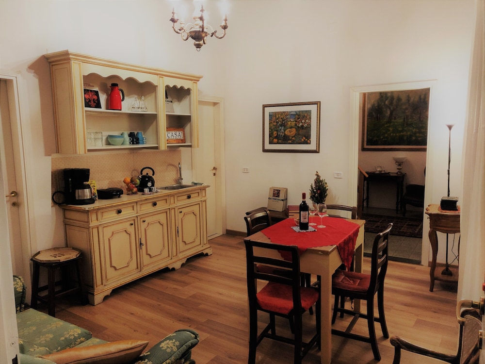 Golden Authentic Florentine Gem, Perfect Location in Florence | 2025 ...