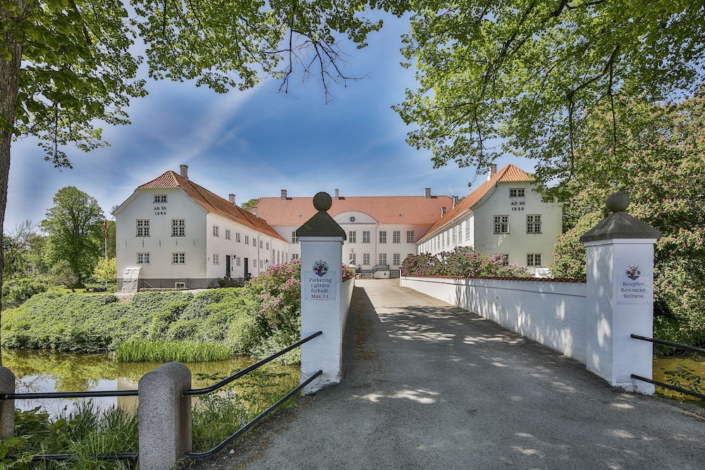 Kragerup Gods in Kalundborg Municipality | 2023 Updated prices, deals ...