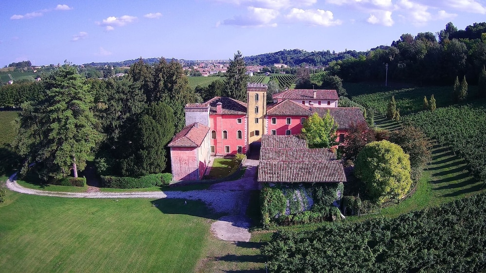 Villa Clementina, Prosecco Country Hotel in San Pietro di Feletto ...