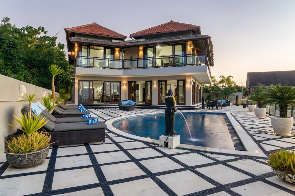 Villa Royalty King in Kuta Selatan | 2025 Updated prices, deals - Klook ...