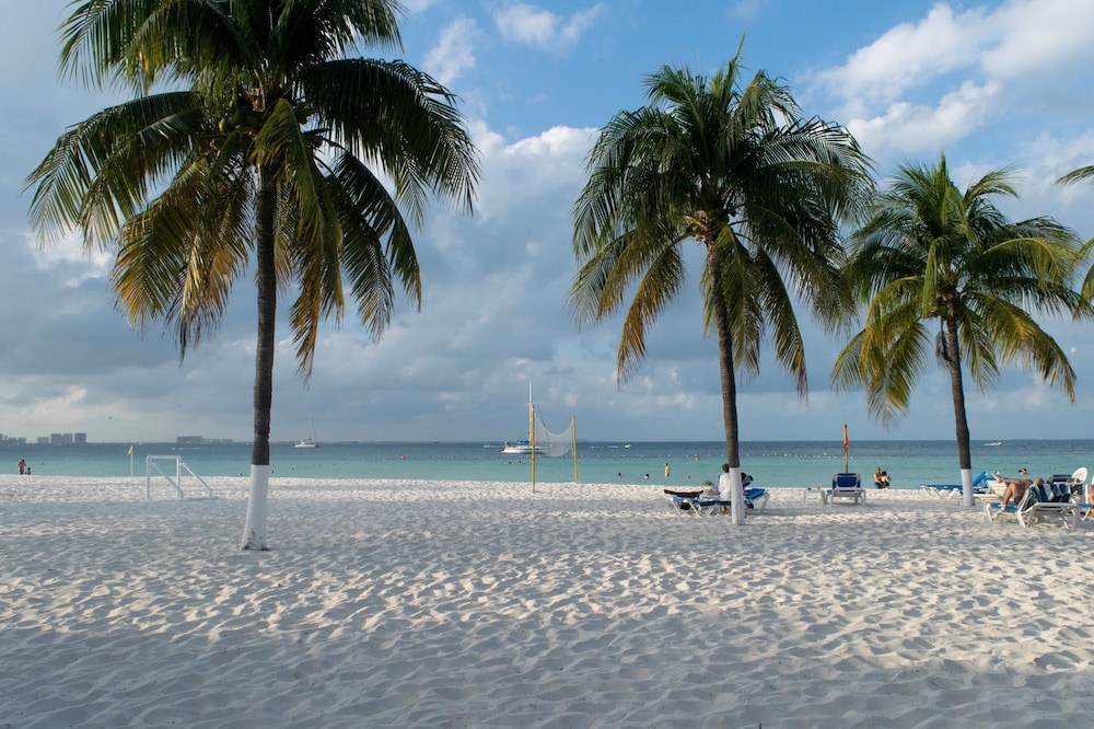 Oceanfront Condo at Cancun Top Rated beach in Cancún | 2025 Updated ...