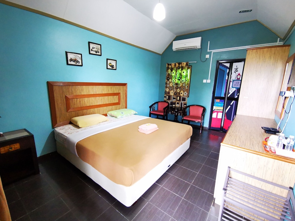 OYO 90038 Dalyla Inn Chalet in Kemaman | 2025 Updated prices, deals ...