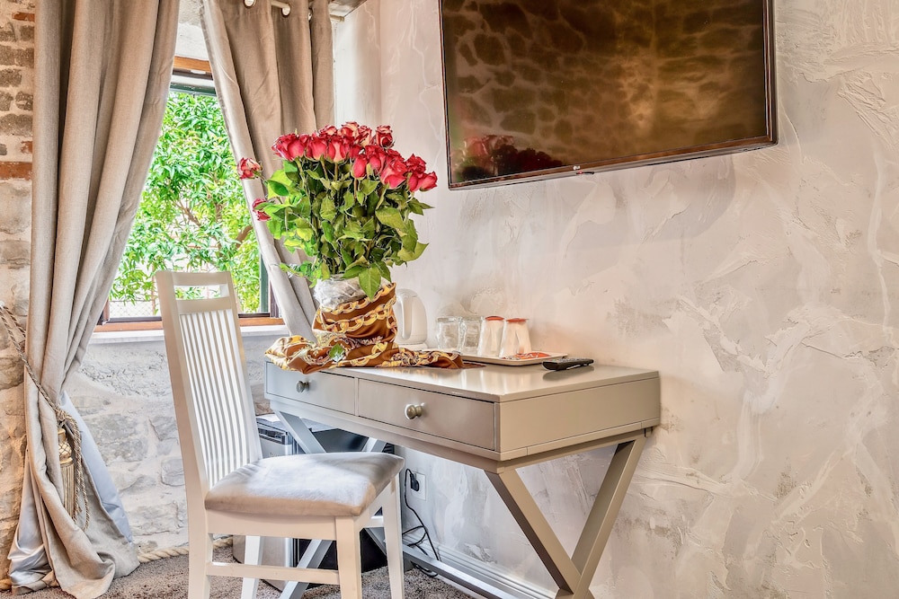 Historic Plaza Varos - Adults Only in Grad Split | 2023 Updated prices ...