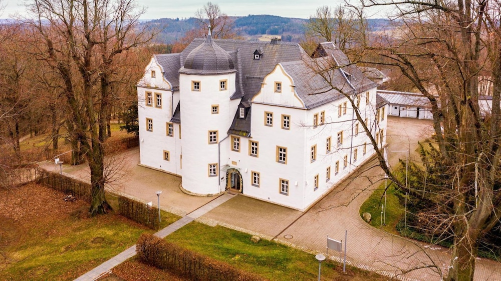 Schlosshotel Eyba mit Gastehaus in Saalfeld/Saale | 2023 Updated prices ...