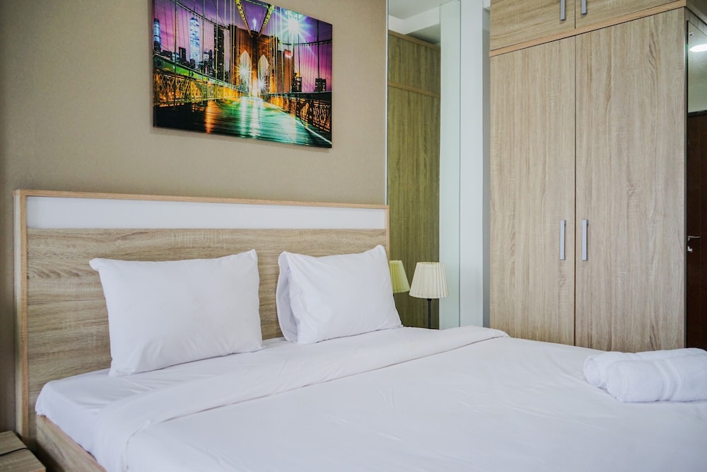 Cozy Studio Apartment with Smart TV at Springwood Residence in ...