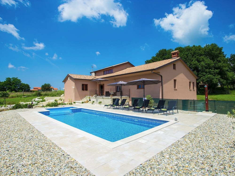 Spacious Villa With Private Swimming Pool in Motovun in Općina Karojba ...