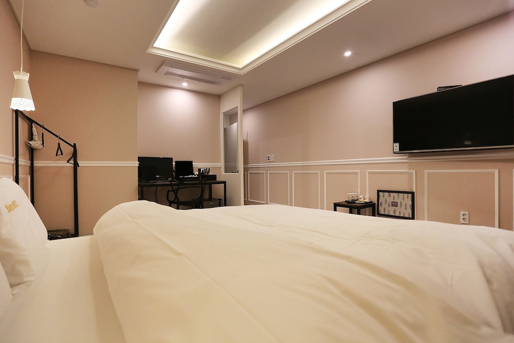 Suwon City Hall Station Bobos in Gyeonggi-do | 2024 Updated prices ...