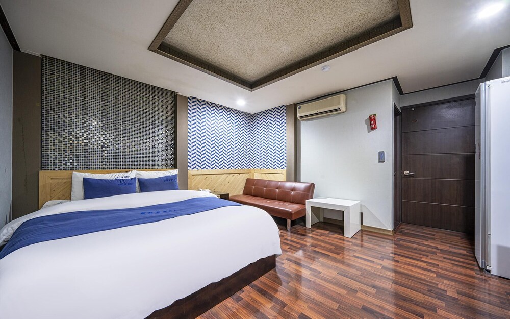 Changwon Myeongseodong Hotel Sky in Gyeongsangnam-do | 2024 Updated ...