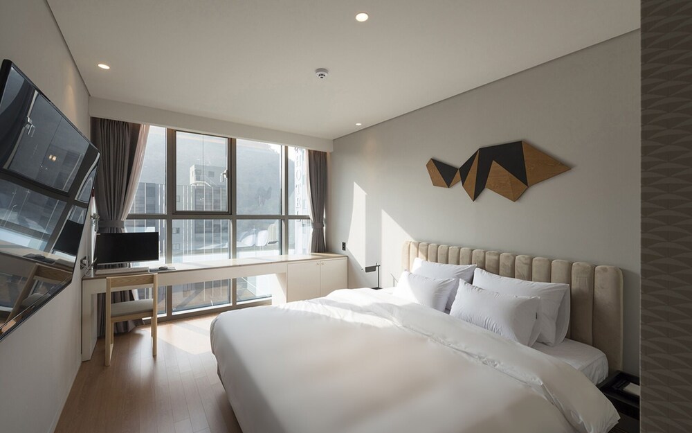 Hotel Londoner Changwon Jinhae Yongwon in Gyeongsangnam-do | 2025 ...