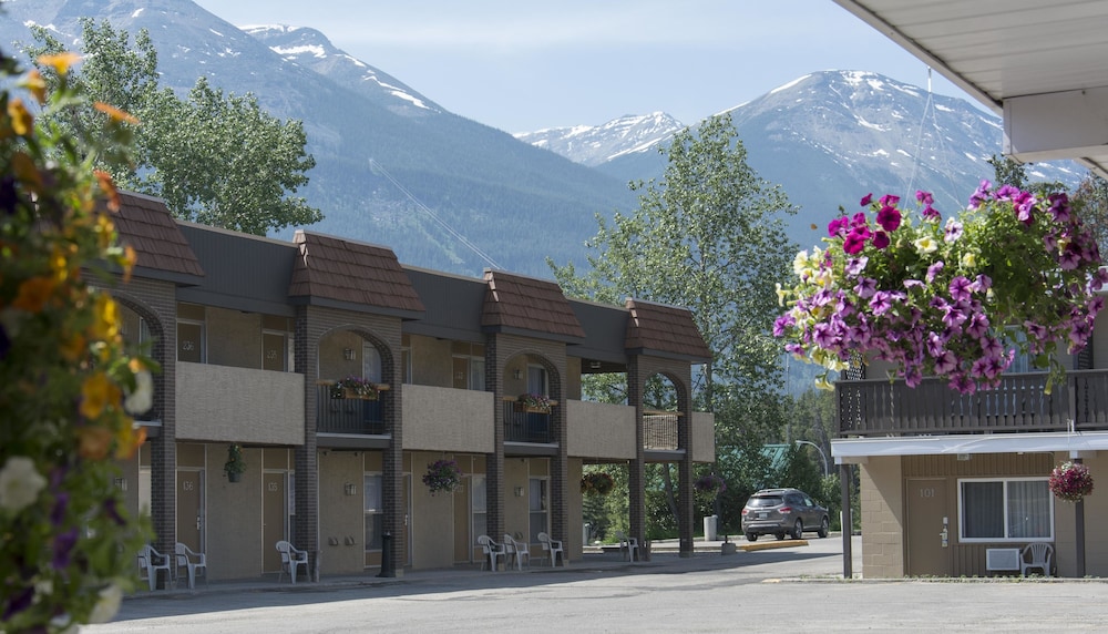 Maligne Lodge in Jasper | 2024 Updated prices, deals - Klook United States