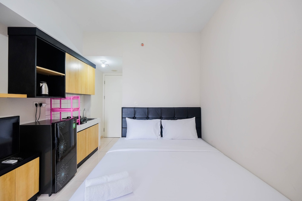 Comfortable Springlake Summarecon Studio Apartment near Mall in Bekasi ...