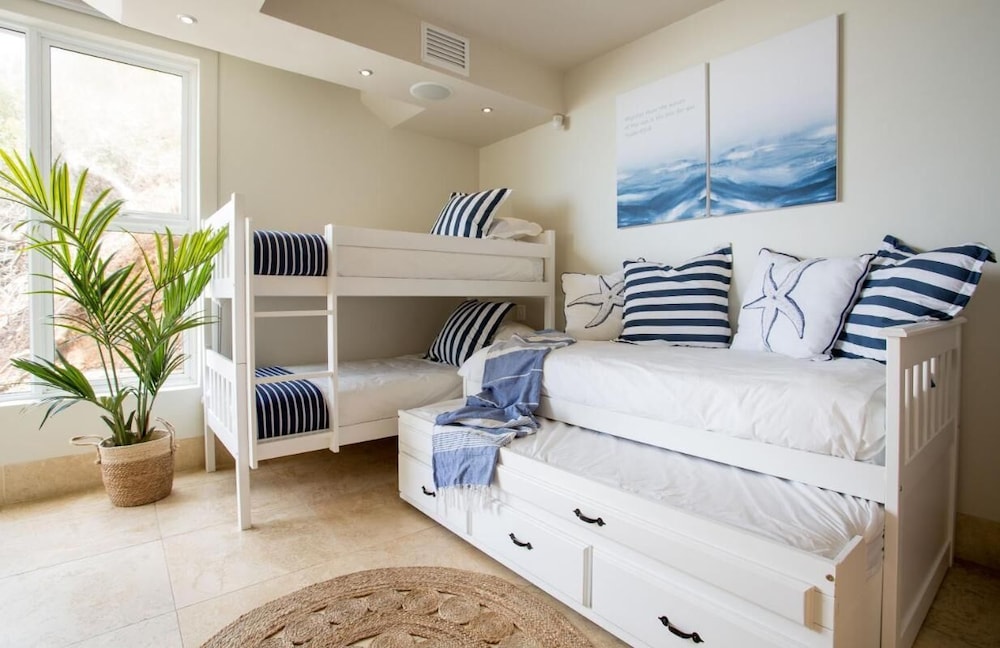 가든 루트 디스트릭트 지역 Cosy Room for 4 Children With a Partial sea View | 2023년 ...