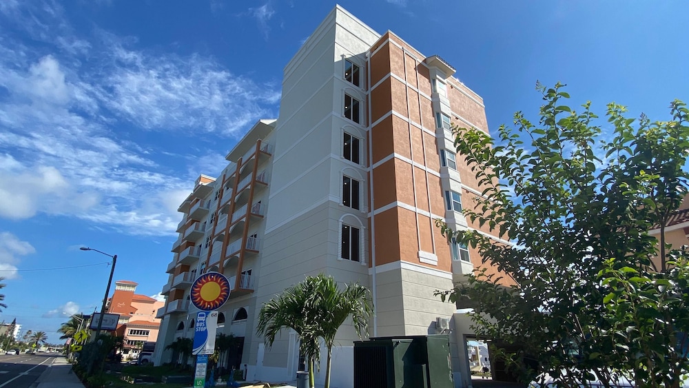 Madeira Bay 1507 by Teeming Vacation Rentals in | 2024 Updated prices ...