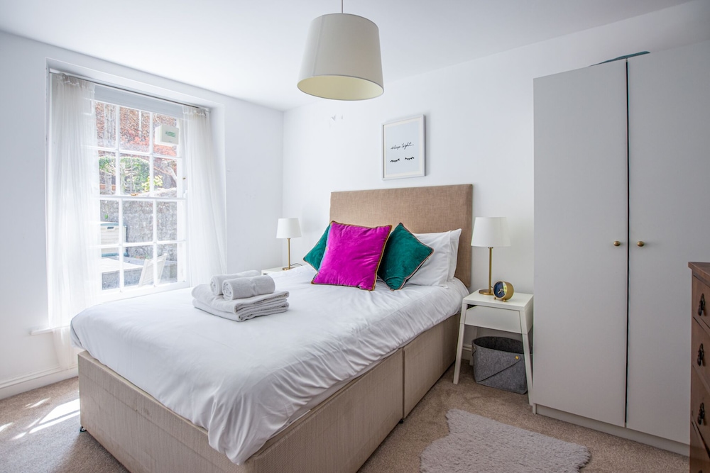 Beautiful Flat With Patio Close to the Clifton Triangle in Bristol ...