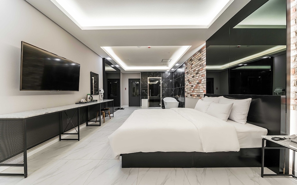 Suwon Homaesil Star Hotel in Gyeonggi-do | 2023 Updated prices, deals ...