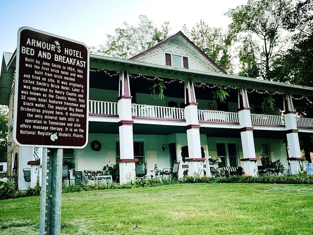 Armour's Hotel in Red Boiling Springs | 2023 Updated prices, deals ...