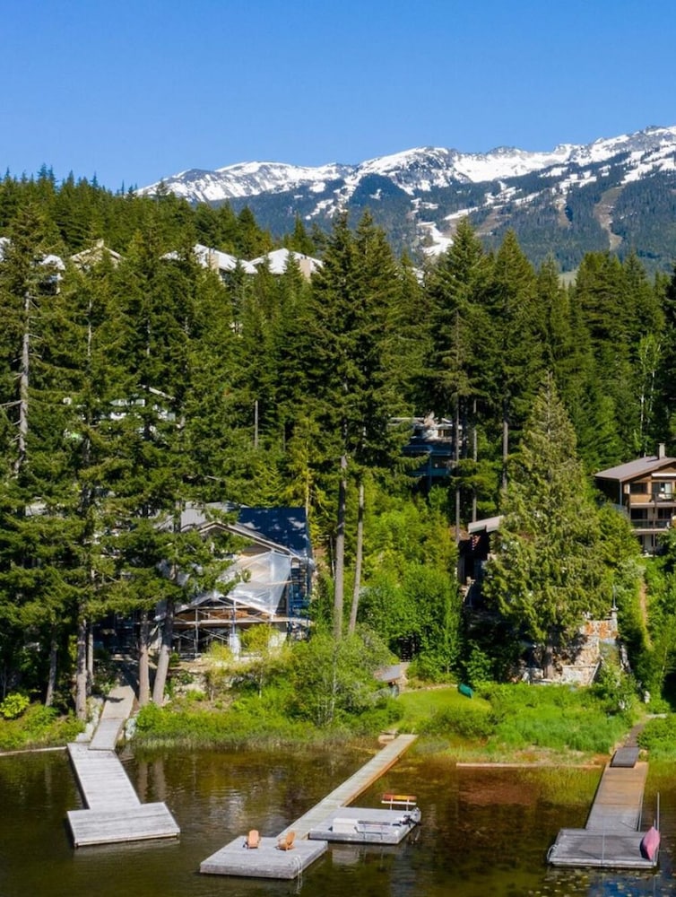 Lakefront Chalet with private dock in | 2025 Updated prices, deals ...