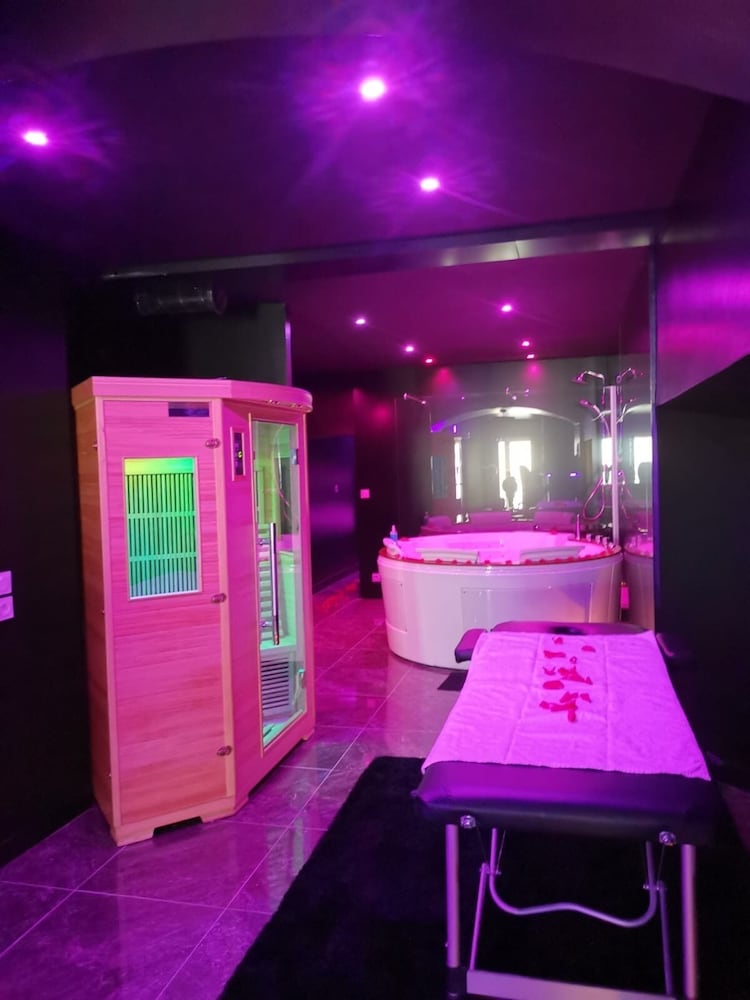 Suite Napoleon in | 2024 Updated prices, deals - Klook United States