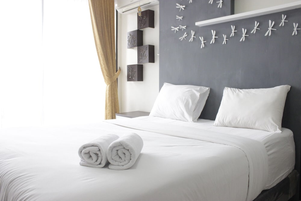 Modern & Contemporary Studio At Beverly Dago Apartment Near Itb in ...