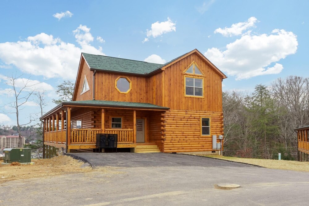 Huckleberry Lodge Indoor Pool Hot Tub Game Room in Pigeon Forge | 2025 ...