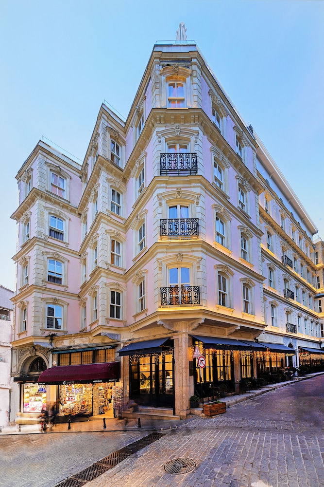 Meroddi Barnathan Hotel in Istanbul | 2024 Updated prices, deals ...