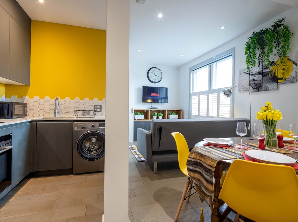 Central Guildford Apartment by the Train Station in | 2025 Updated ...