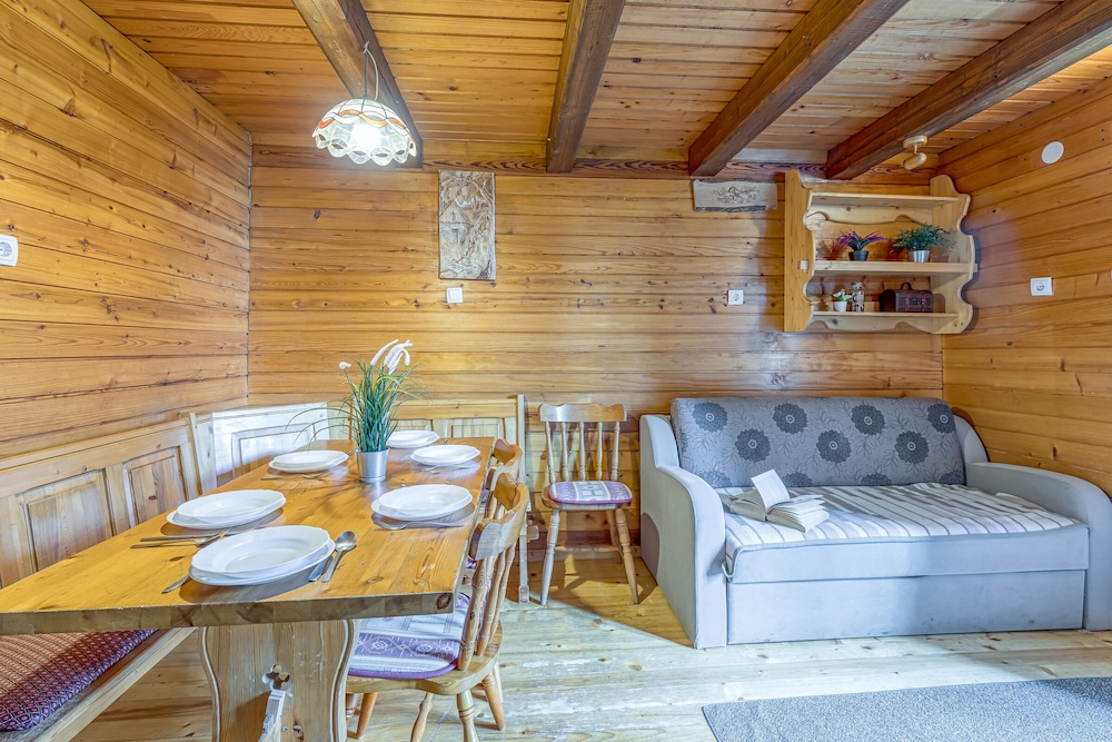 Chalet Snowflake IV 20m from Ski Trail in Slovenj Gradec | 2024 Updated ...