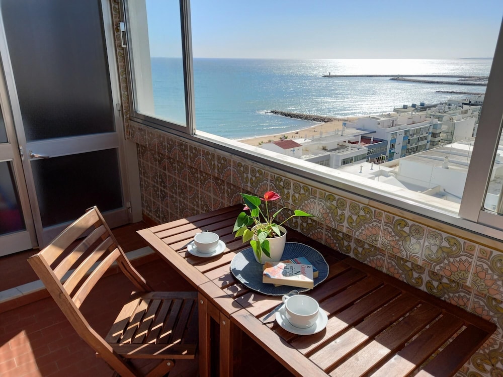 Torre Azul- Magnificent Sunset Wifi 20 m from The Beach in Algarve ...