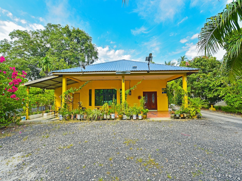 OYO 90566 Homestay Tg Gemok in Rompin | 2025 Updated prices, deals ...